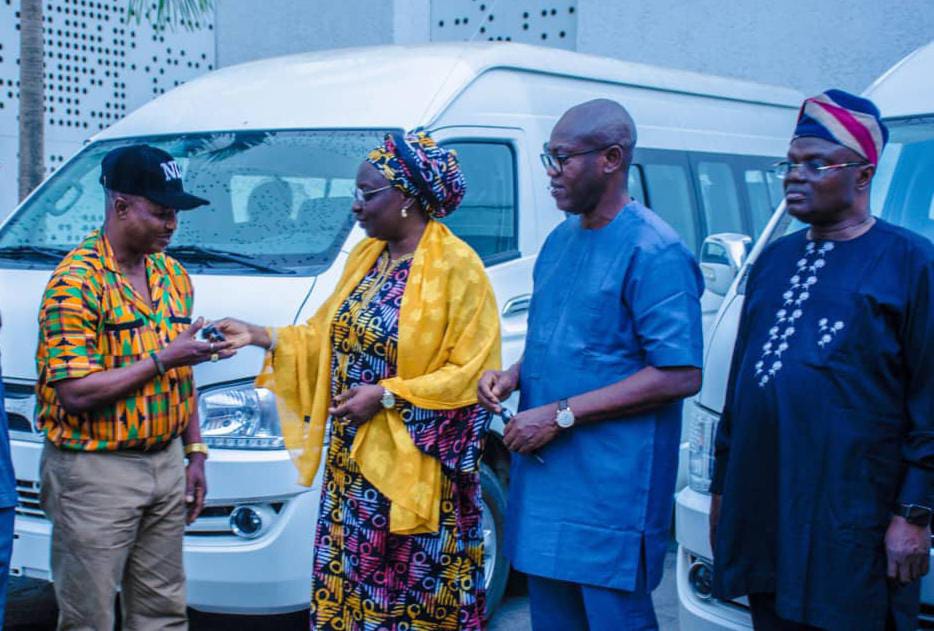 Encomium As Gov Abiodun Donates Brand New Buses To NLC, NULGE – Ijebu ...